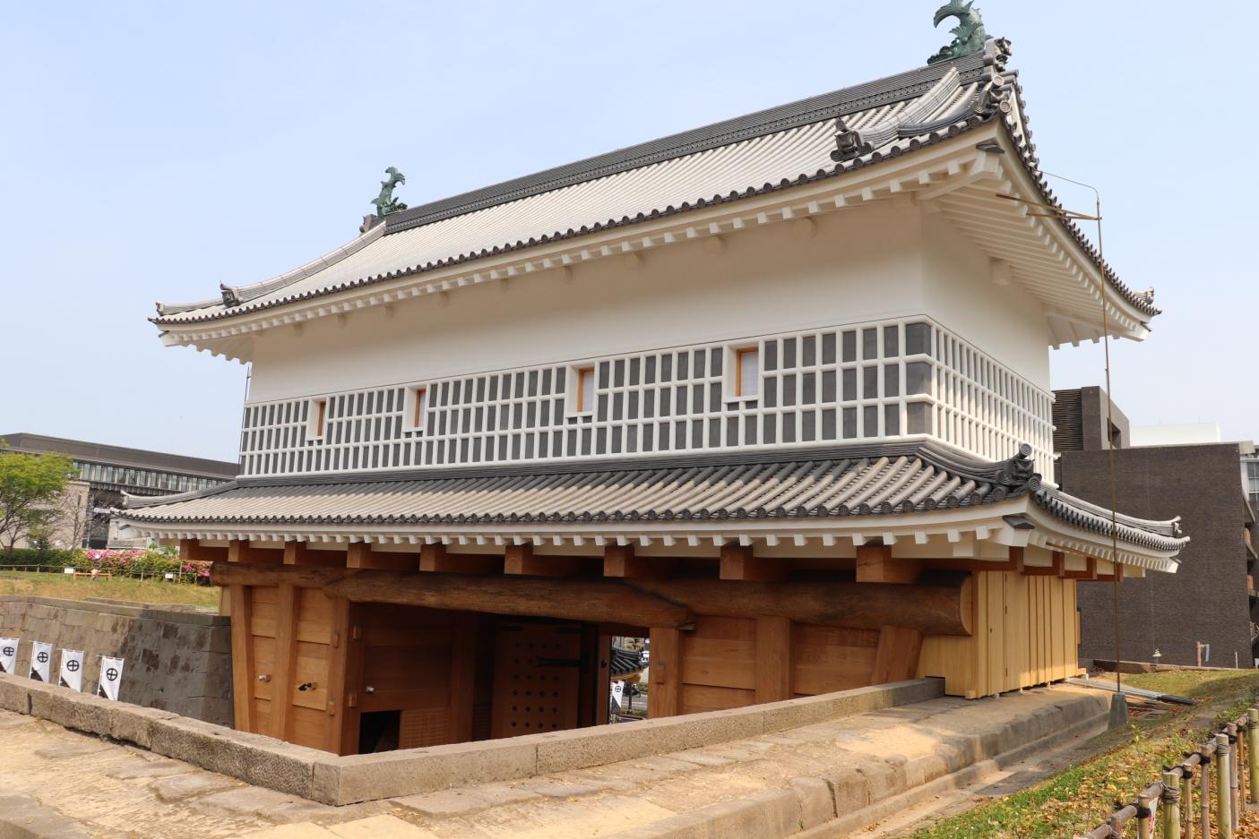 Tsurumaru Castle Ruins (Goromon Gate) | What to See & Do | VISIT ...